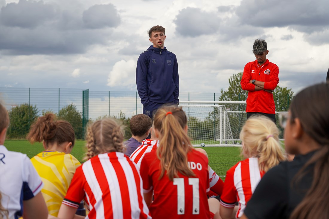 Dan Neil surprises youngsters at Summer Holiday Courses